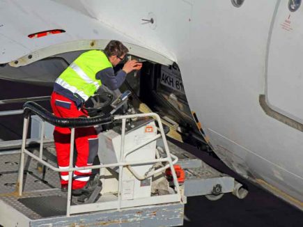 airplane-technician-hatch – thinkingoftravel.com