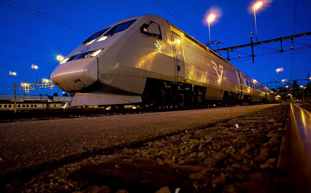 1024px-SJ2000_at_depot – thinkingoftravel.com